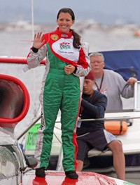 Kentlake grad Kayleigh Perkins swims to shore after hydroplane UL-72 ...