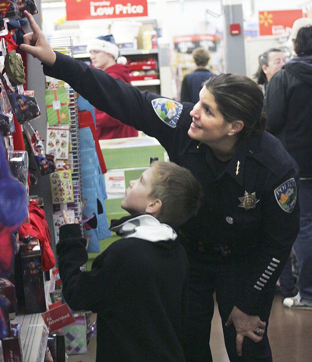 Shop with a cop | Slideshow | Covington-Maple Valley Reporter
