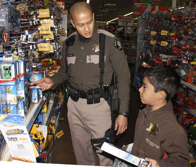 'Shop with a Cop' in Covington brings smiles to all | Slide Show ...